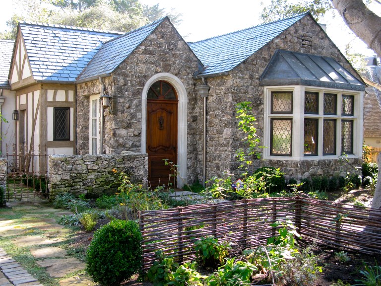 I AM INVITED TO TOUR BIDDLESTONE COTTAGE AND GARDEN | Once upon a time ...